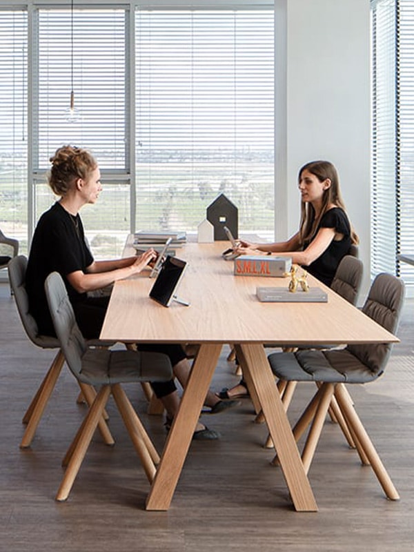 Viccarbe: What Makes a Good Conference Table? Olson and Baker